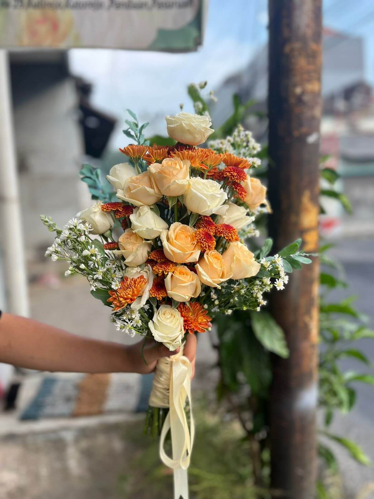 Hand Bouqet Wedding - Toko Bunga Pandaan